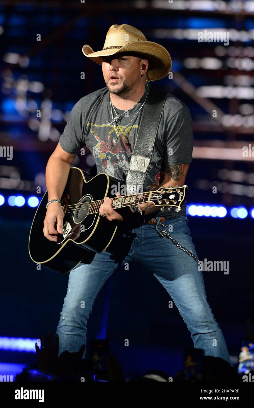 Miami - FL - 20211029 Jason Aldean performs during the Back in the ...