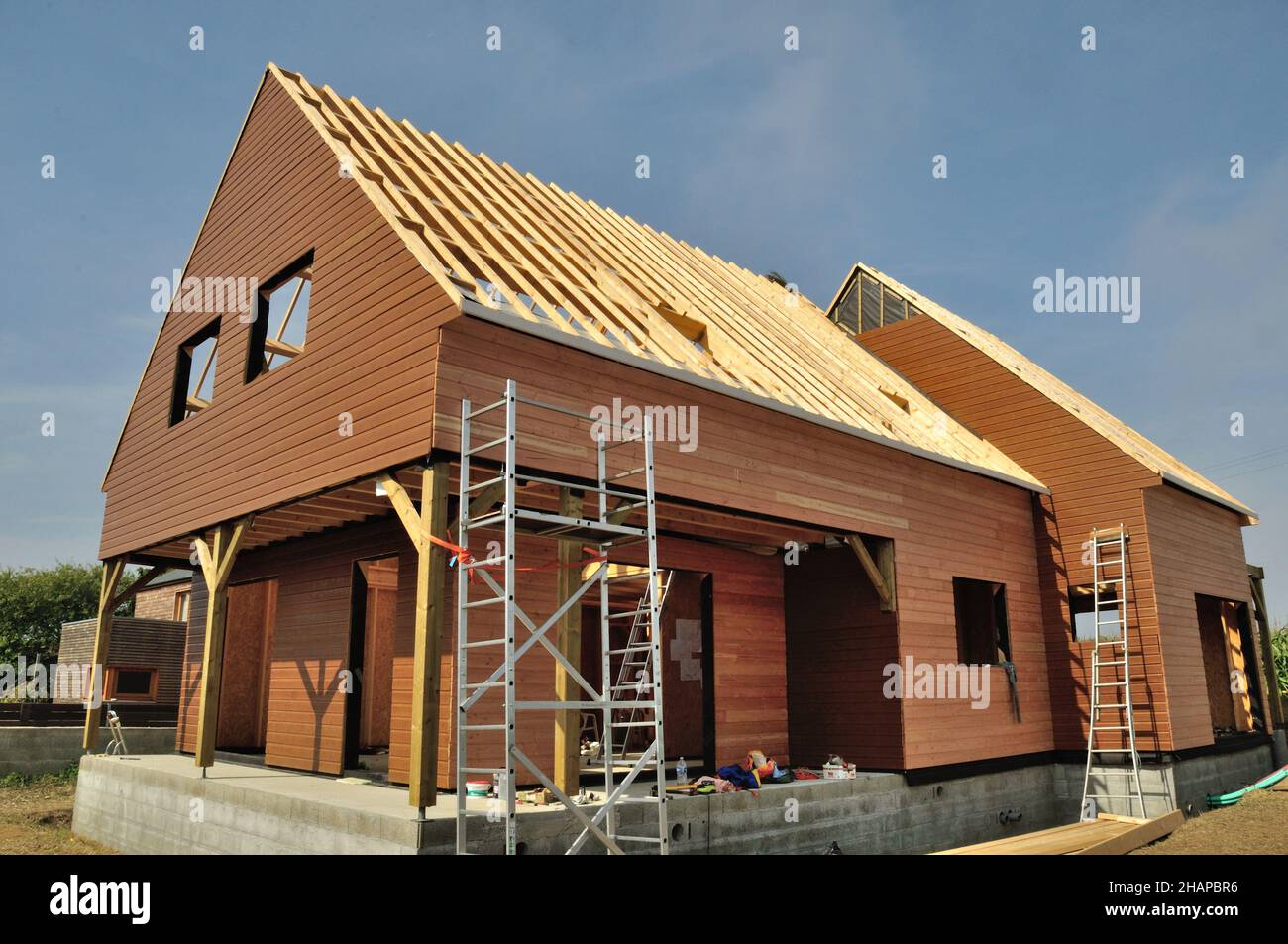Construction of a wooden house Stock Photo - Alamy
