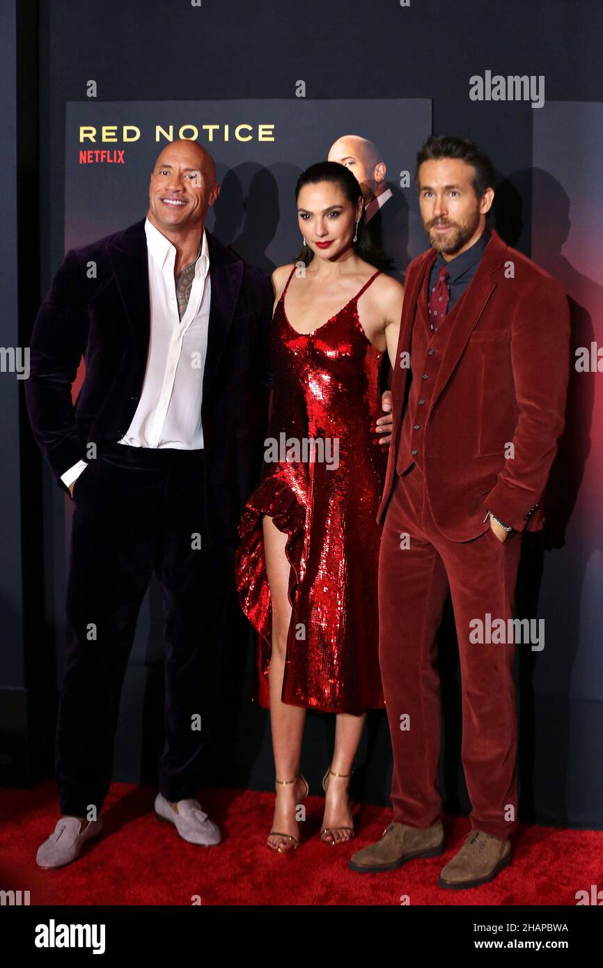 Los Angeles - CA - 20211103 The cast arrive for the premiere of Netflix ...