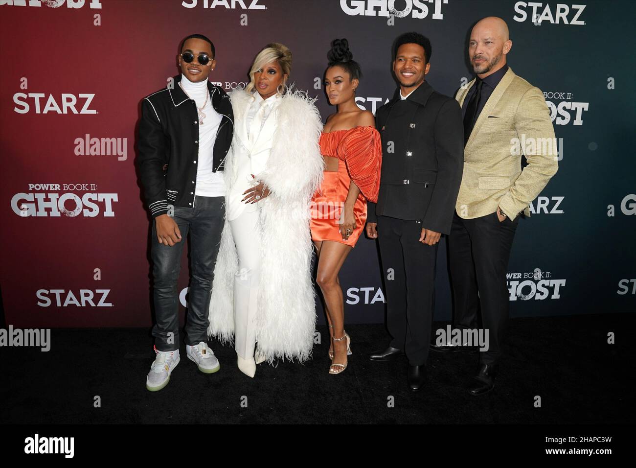 New York - NY - 20211117 The cast and celebrities arrive for the ...