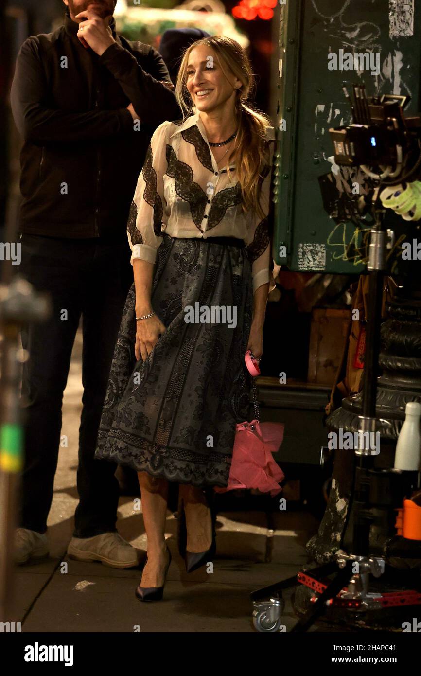 New York - NY - 20211101 Sarah Jessica Parker and Jon Tenney film a ...