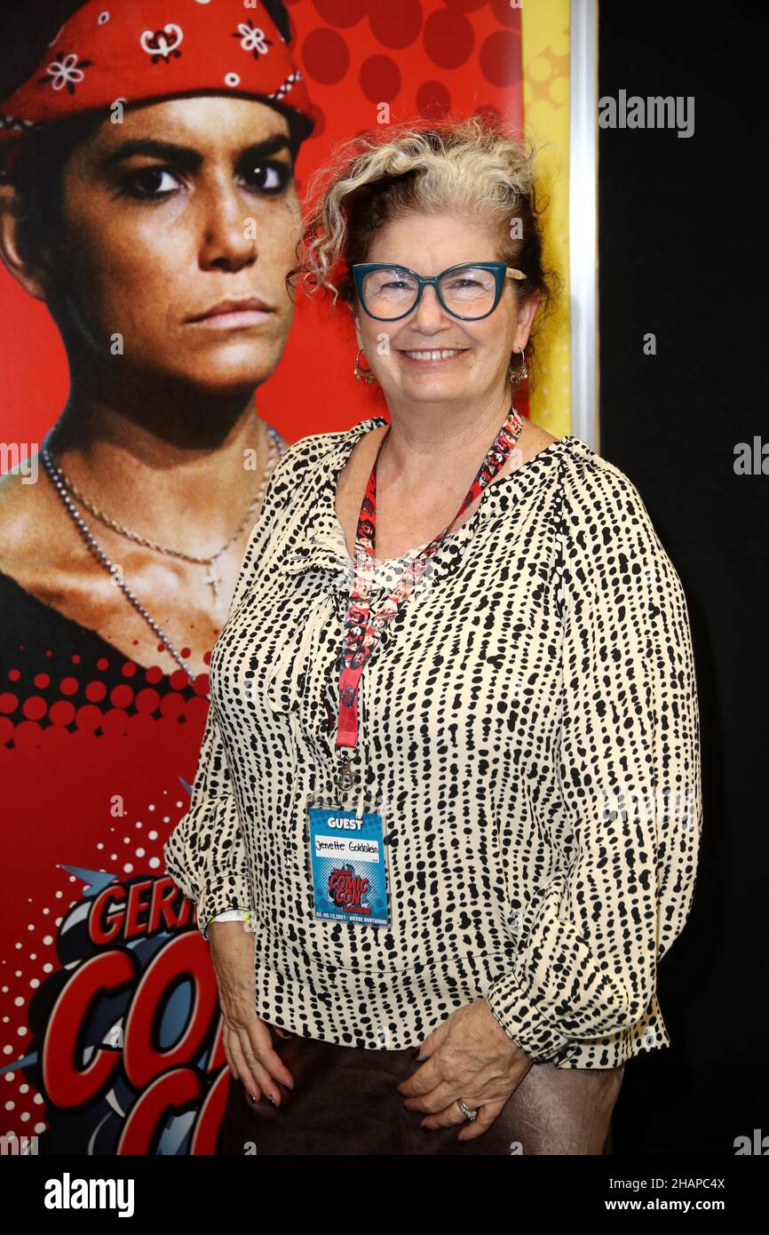 Jenette goldstein terminator hi-res stock photography and images - Alamy