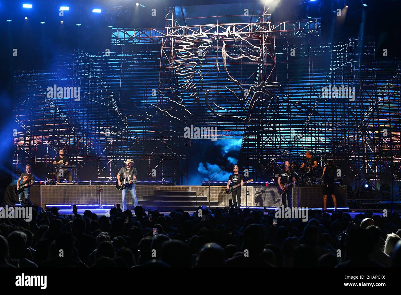 Miami - FL - 20211029 Jason Aldean performs during the Back in the ...
