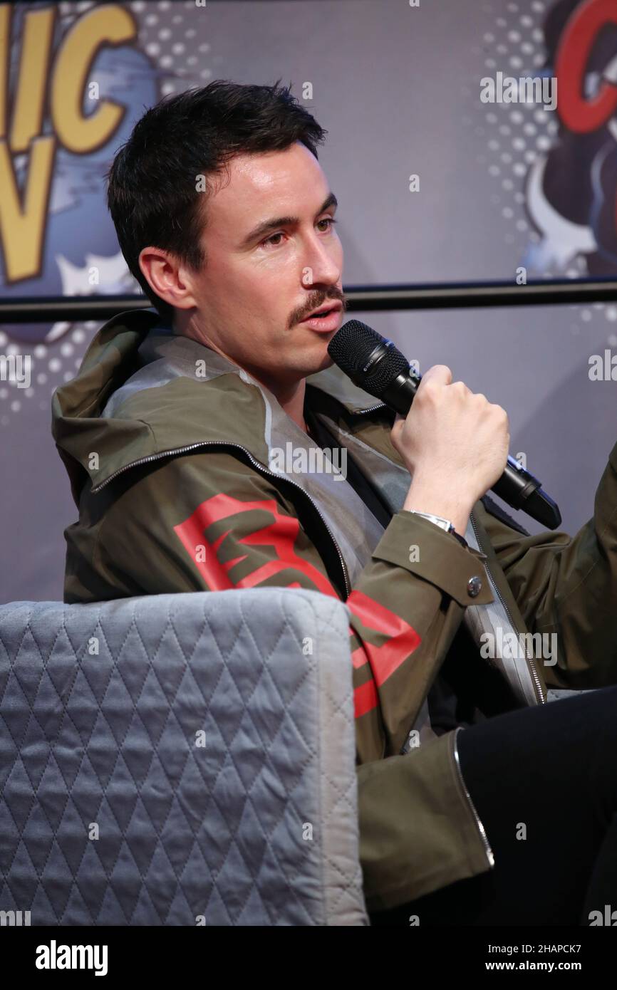 Huw collins pretty little liars hi-res stock photography and images - Alamy