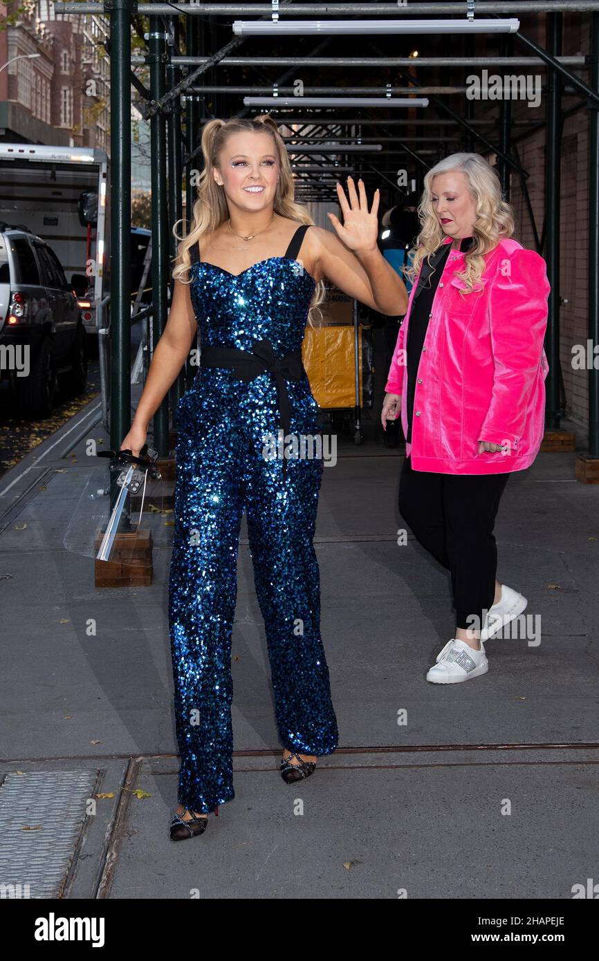 New York - NY - 20211123 - JoJo Siwa Sighting in NYC ABC StudiosNY ...