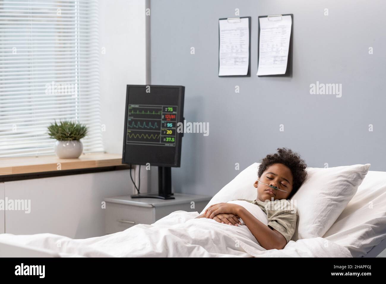 Sick little boy sleeping in hospital ward Stock Photo - Alamy
