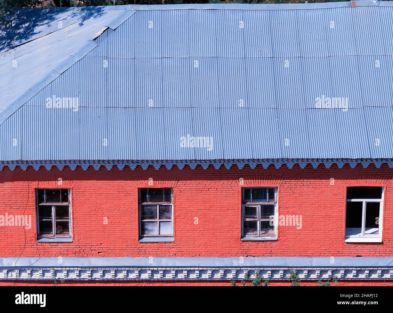 Vintage brick building with metal roof background Stock Photo - Alamy