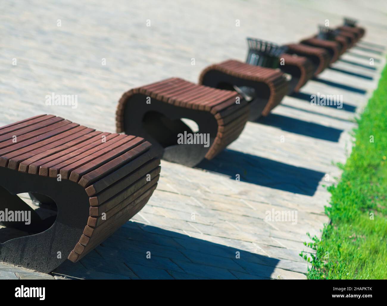 Park benches in diagonal perspective background Stock Photo - Alamy