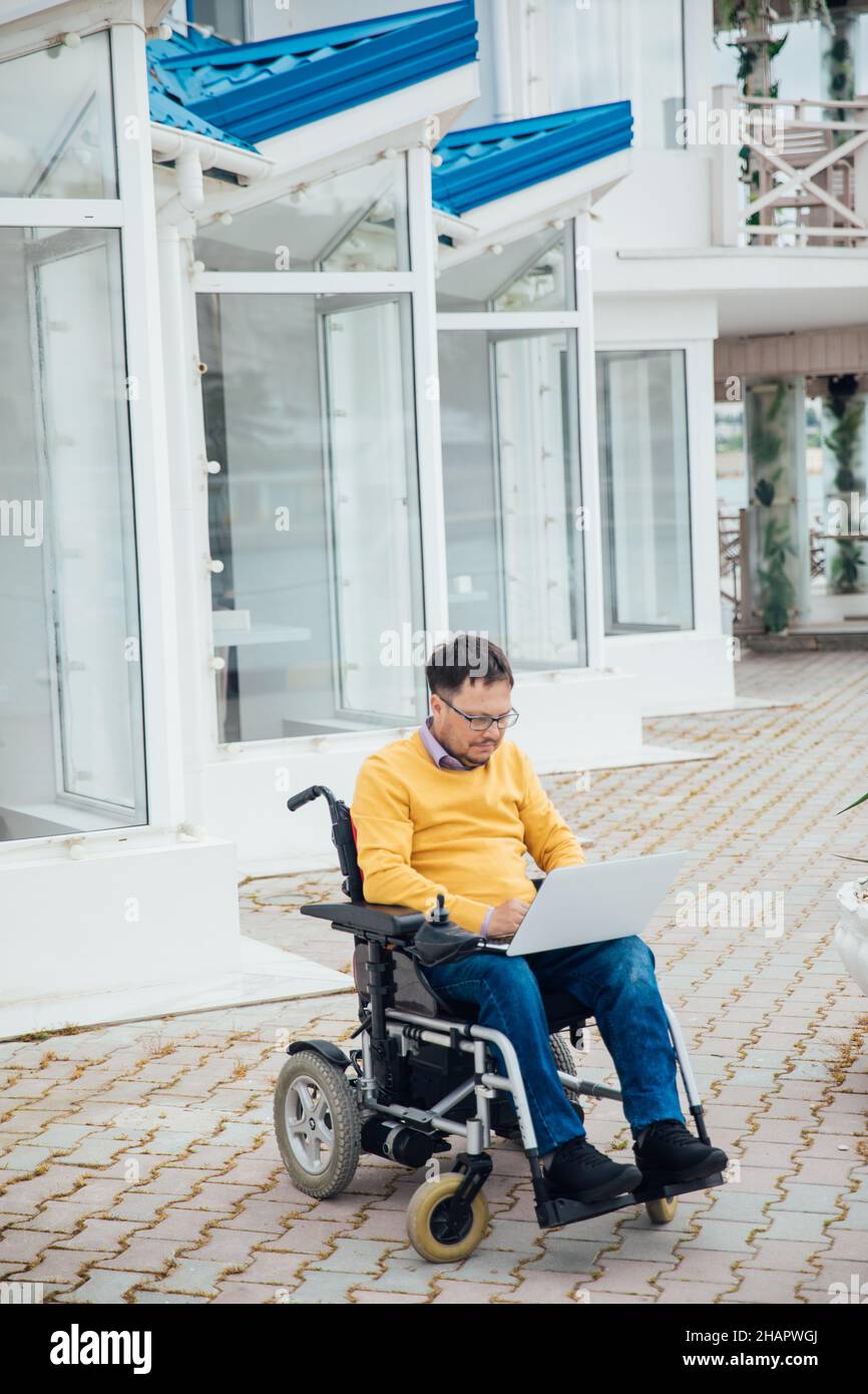 Disable computer screen hi-res stock photography and images - Alamy