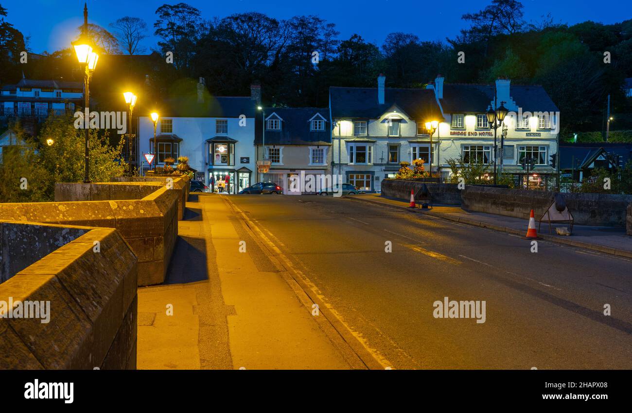 The Bridge End Hotel alongside the River Dee in Llangollen, North Wales ...