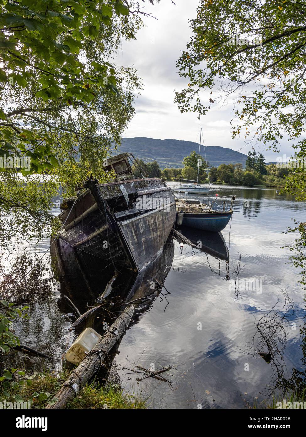 Hull sunk sinking shore beached morrmoored mooring walkway anchor ...