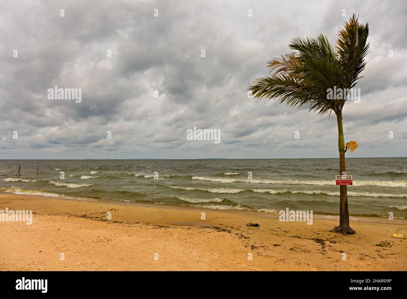 A beach on Victoria Lake Stock Photo - Alamy