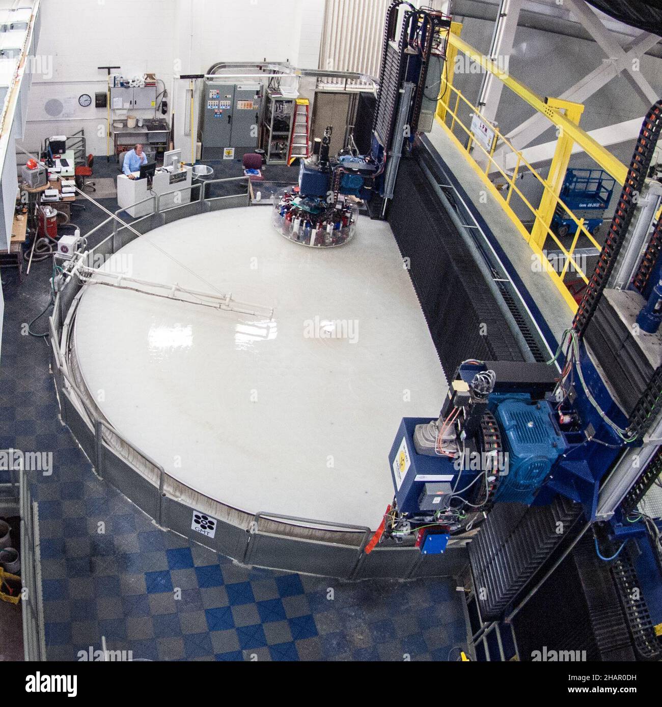 Tuscon, USA. 26 Apr, 2009. Polishing the mirror blank for the Giant ...