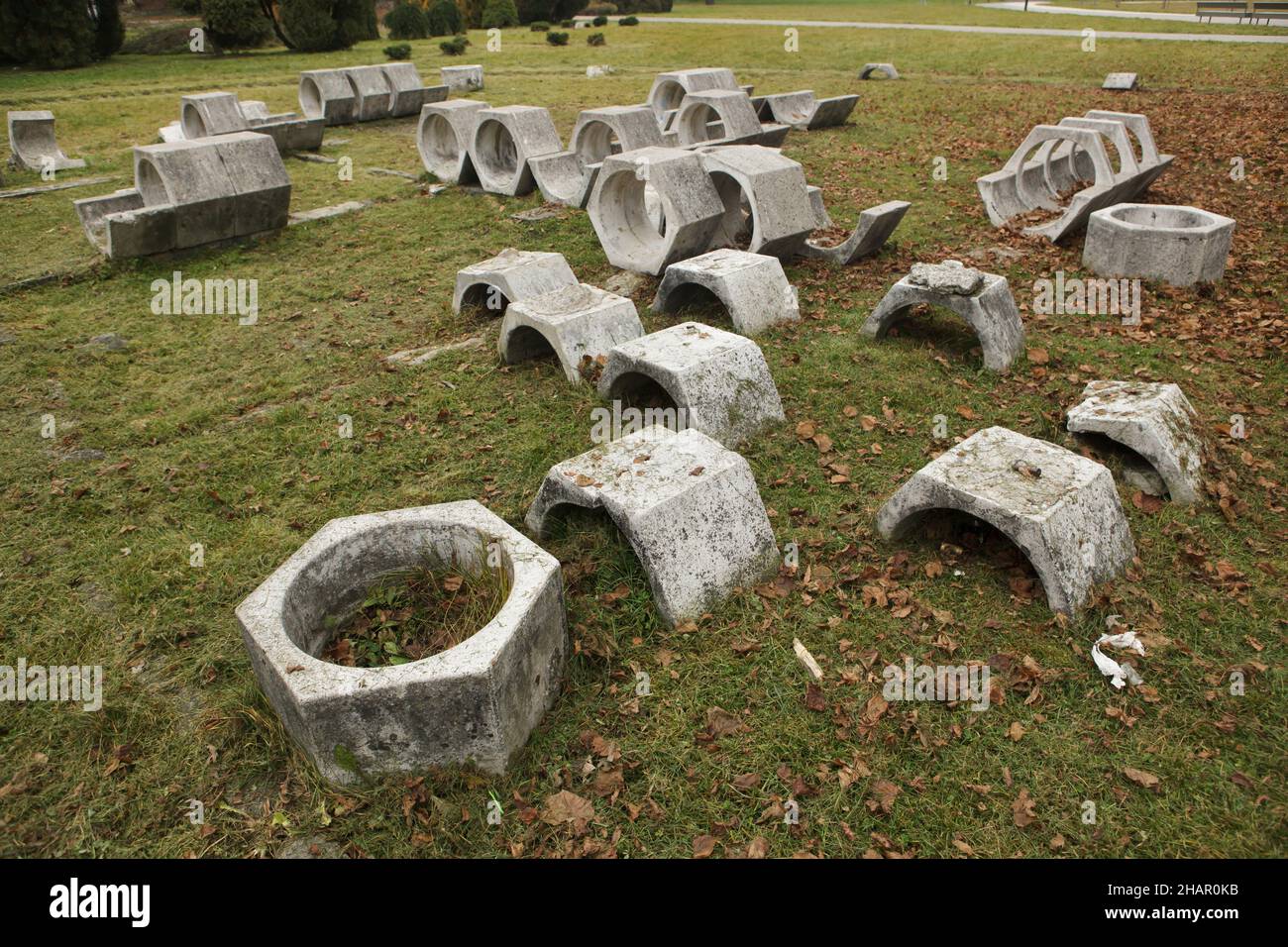 Grass in cells concrete hi-res stock photography and images - Alamy