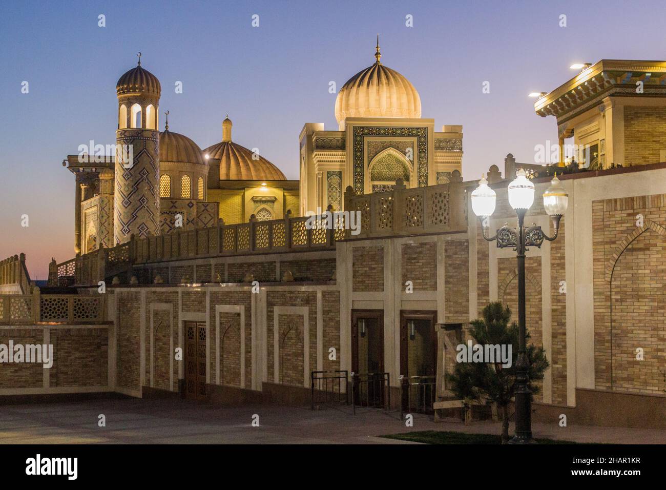 Evening view of Hazrat Khizr Mosque in Samarkand, Uzbekistan Stock ...