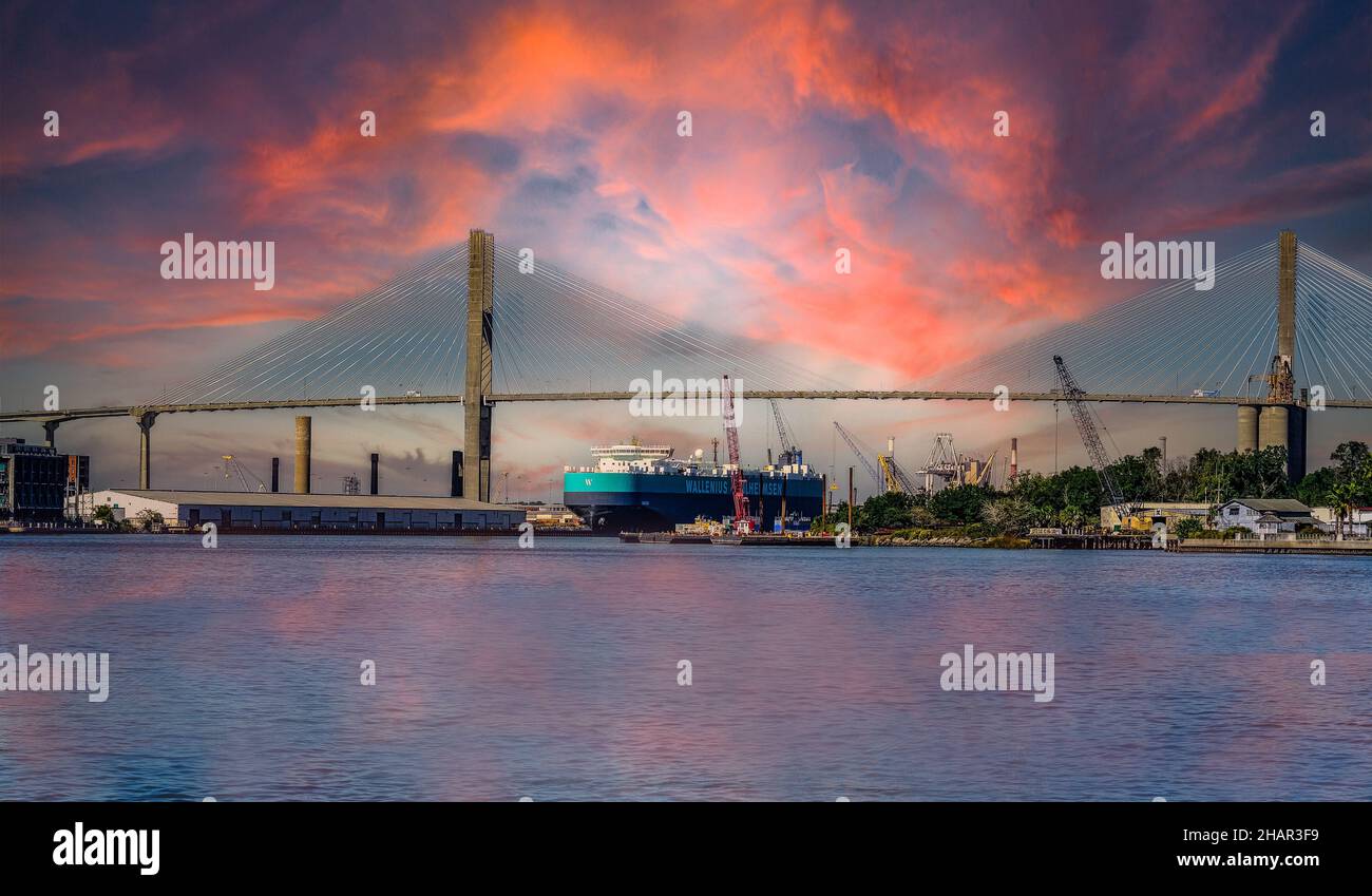 Shipping freighter suspension bridge hi-res stock photography and ...
