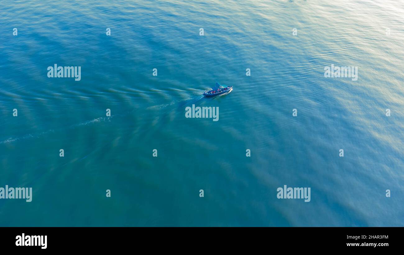 Jet boat wake aerial hi-res stock photography and images - Alamy