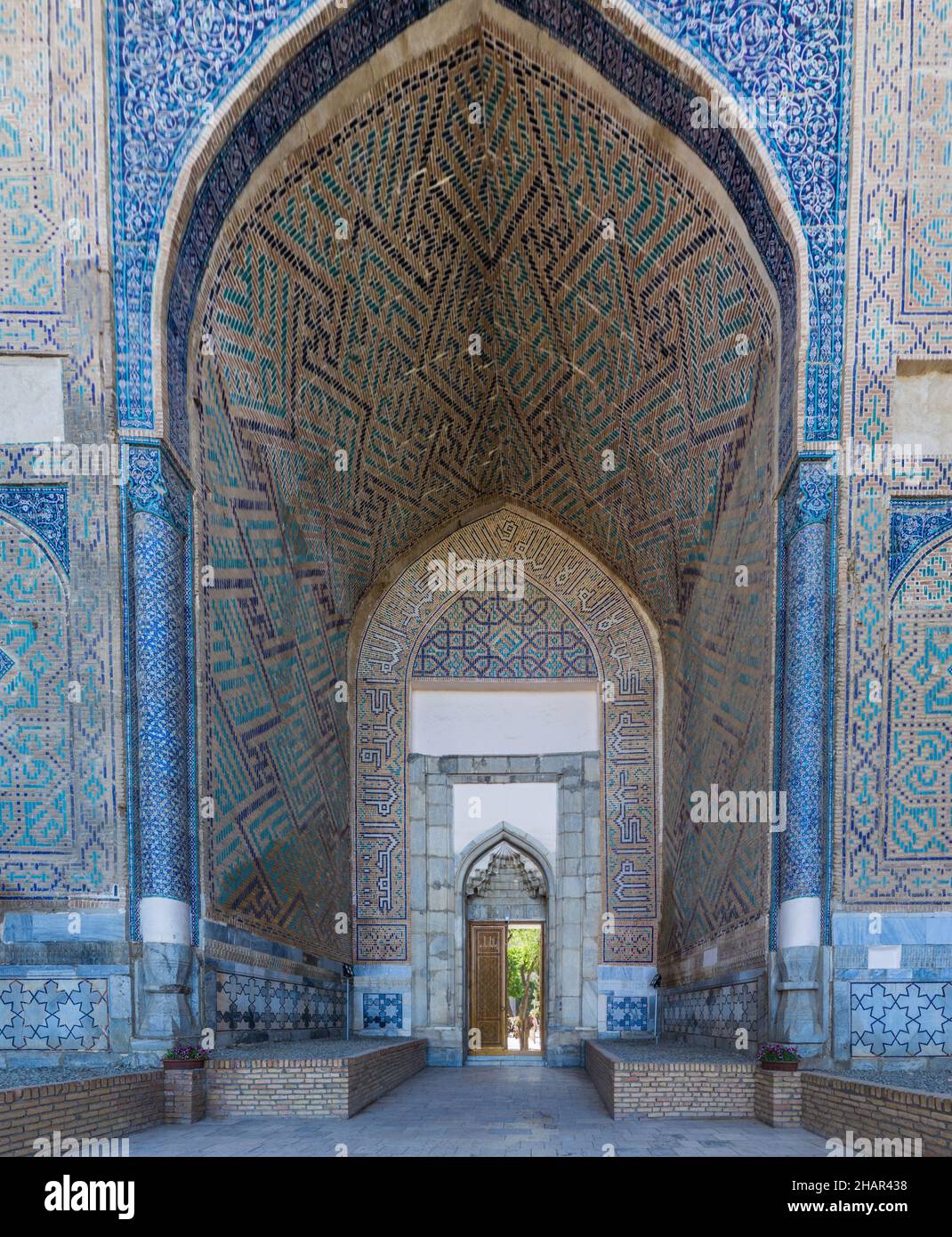 Central portal blue mosque hi-res stock photography and images - Alamy