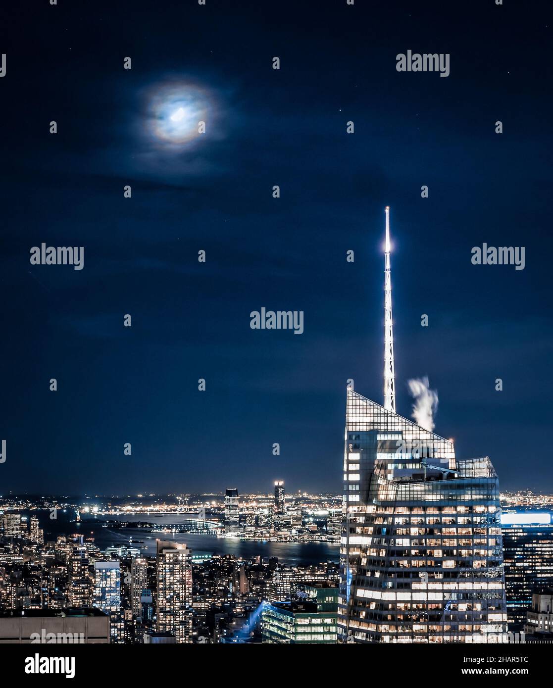 Skyscraper roof hi-res stock photography and images - Alamy