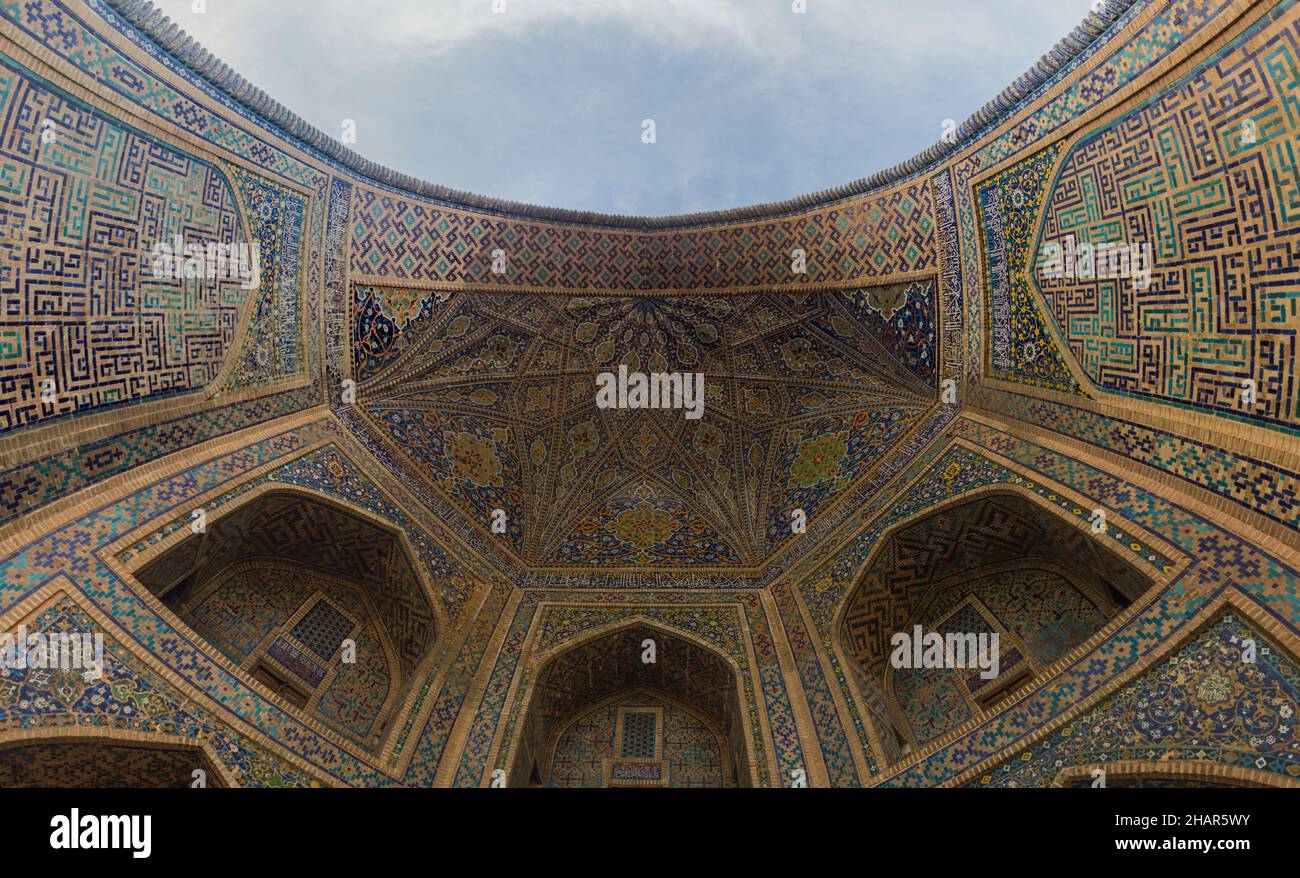 Portal of Madrasa Tilya Kori in Samarkand, Uzbekistan Stock Photo - Alamy