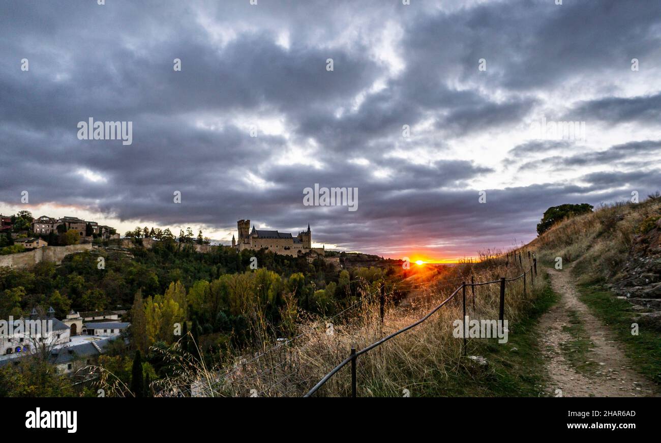 Sunset at Alcazar of Segovia, medieval castle and palace in Spain Stock ...