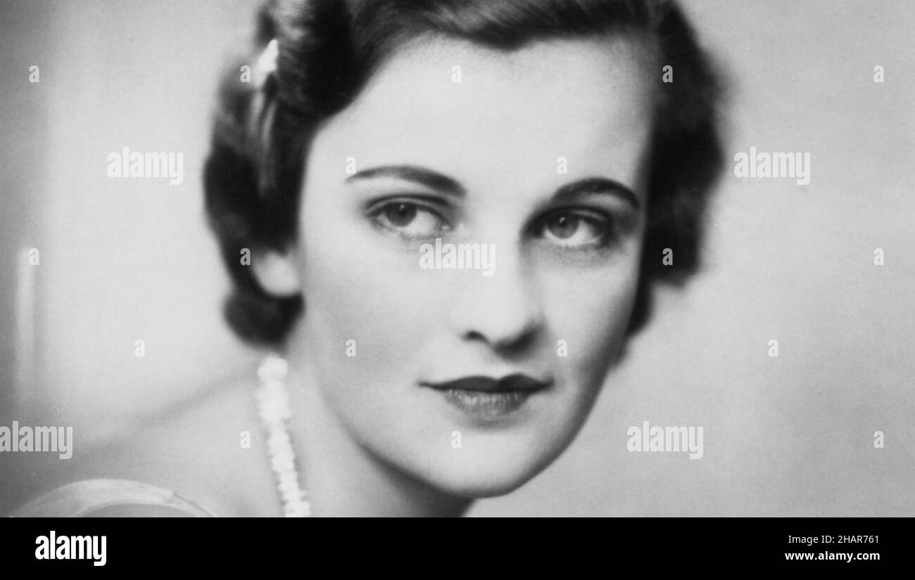 Duchess of argyll margaret Black and White Stock Photos & Images - Alamy Duchess of argyll margaret Black and White Stock Photos & Images - Alamy