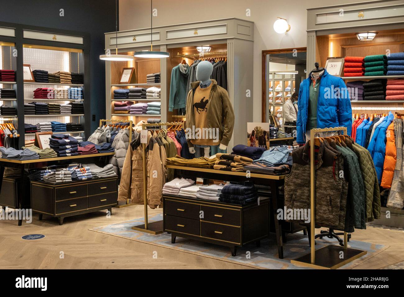 Shine Bright light display during the holiday season in The Shops at ...