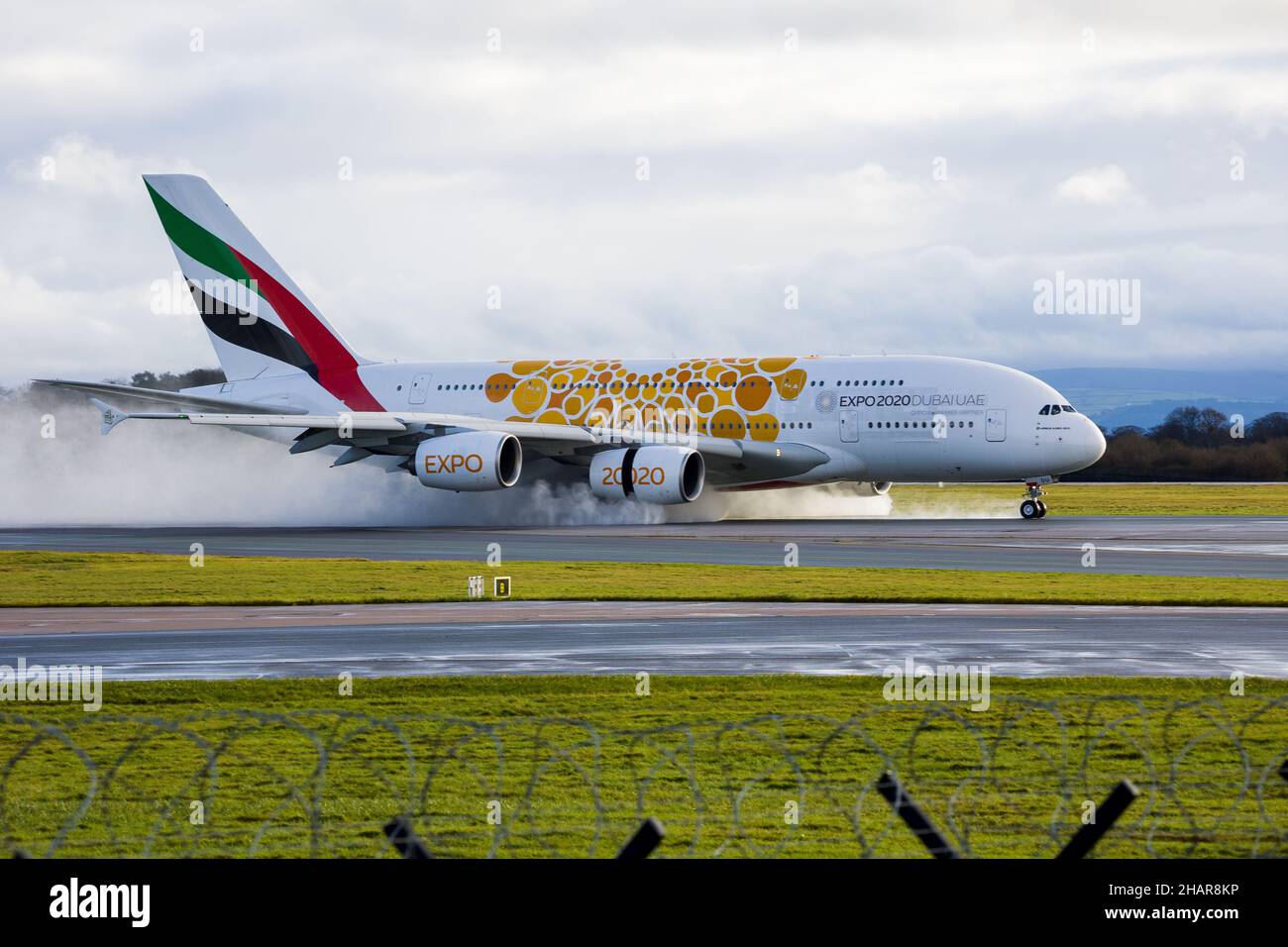 Emirates plane inside hi-res stock photography and images - Alamy