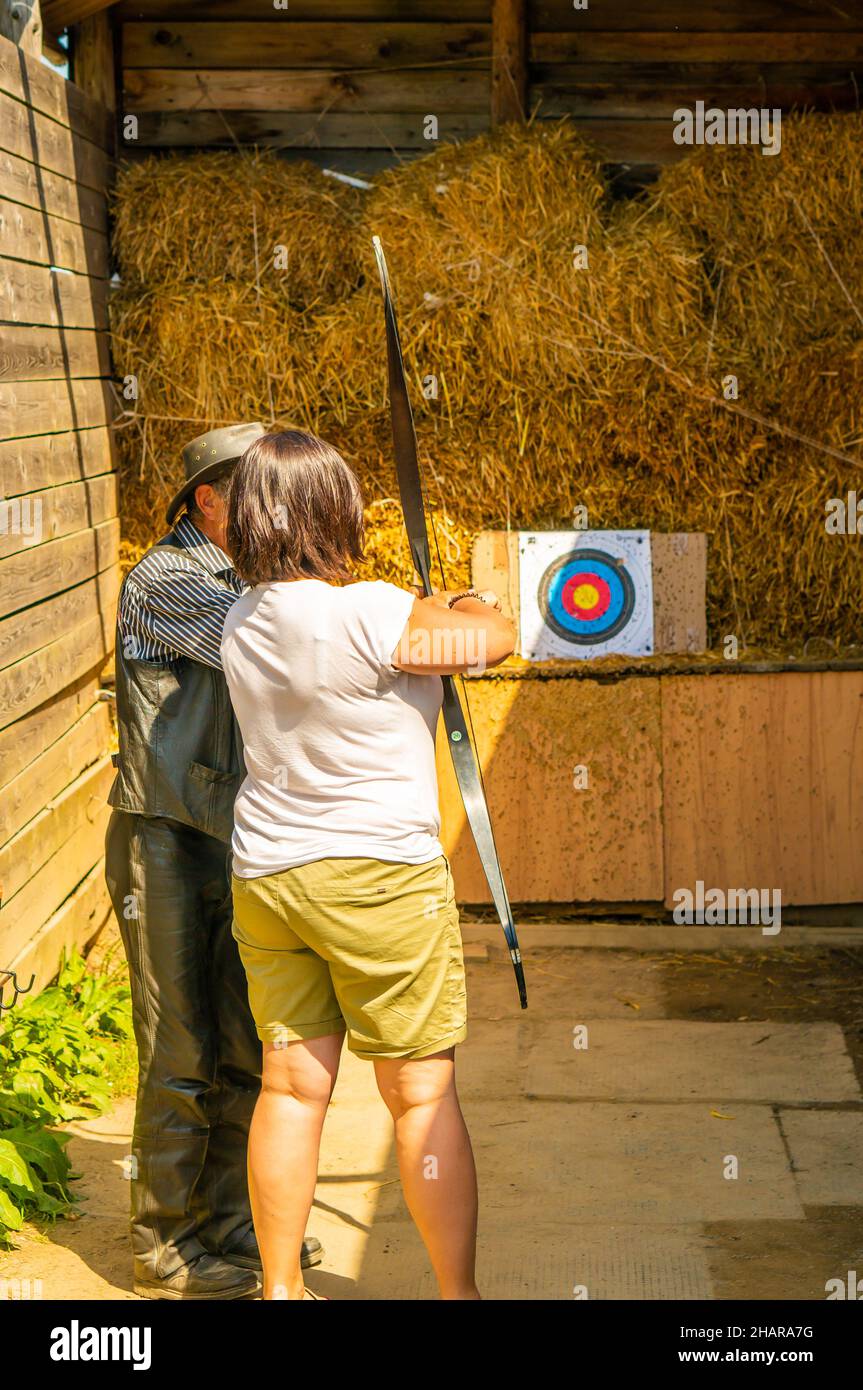 Shooting bow hi-res stock photography and images - Alamy