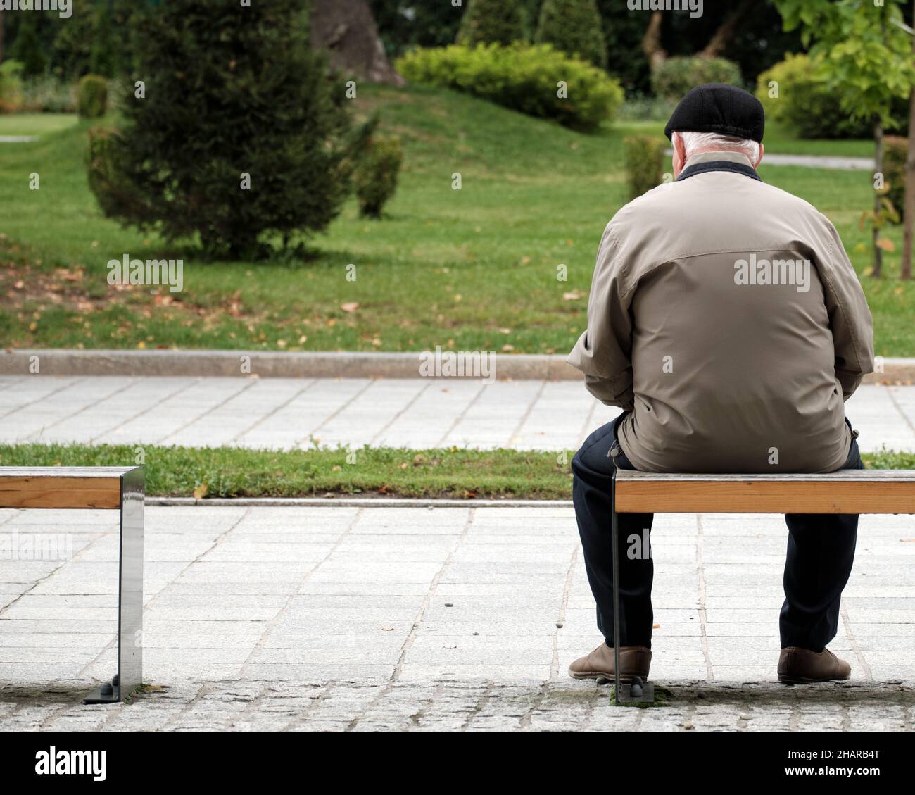 Old man seating on the bench in the park Stock Photo - Alamy