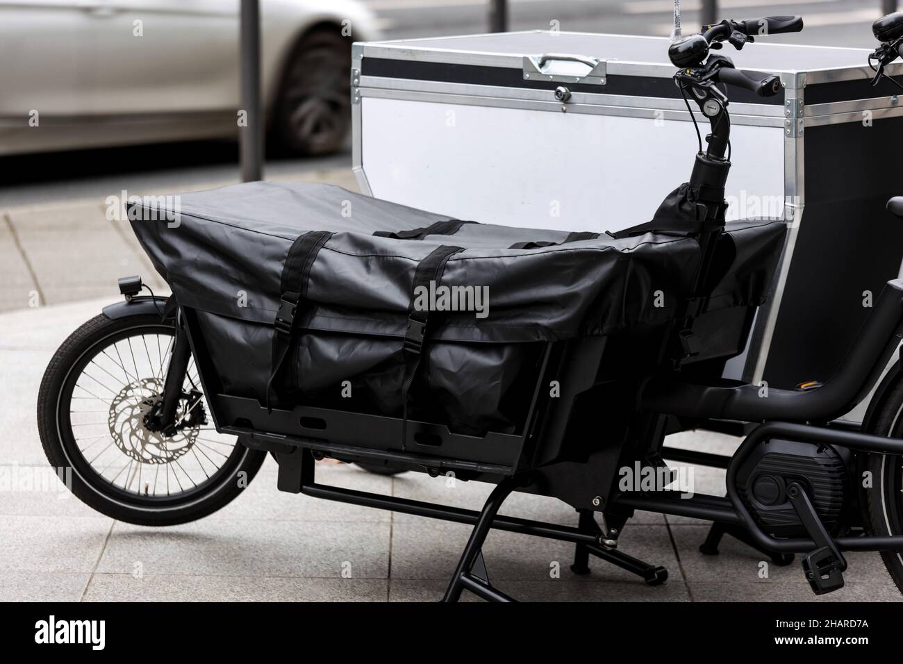 Cargo bikes hi-res stock photography and images - Alamy