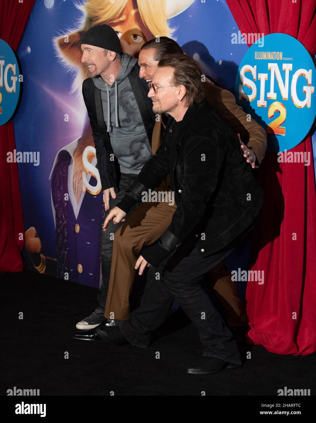 Los Angeles, California, USA. 04th Dec, 2021. (L-R) The Edge, Matthew ...