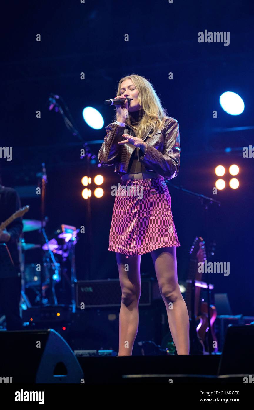 Hamburg, Germany. 14th Dec, 2021. Singer Leony (real name Leonie Burger ...