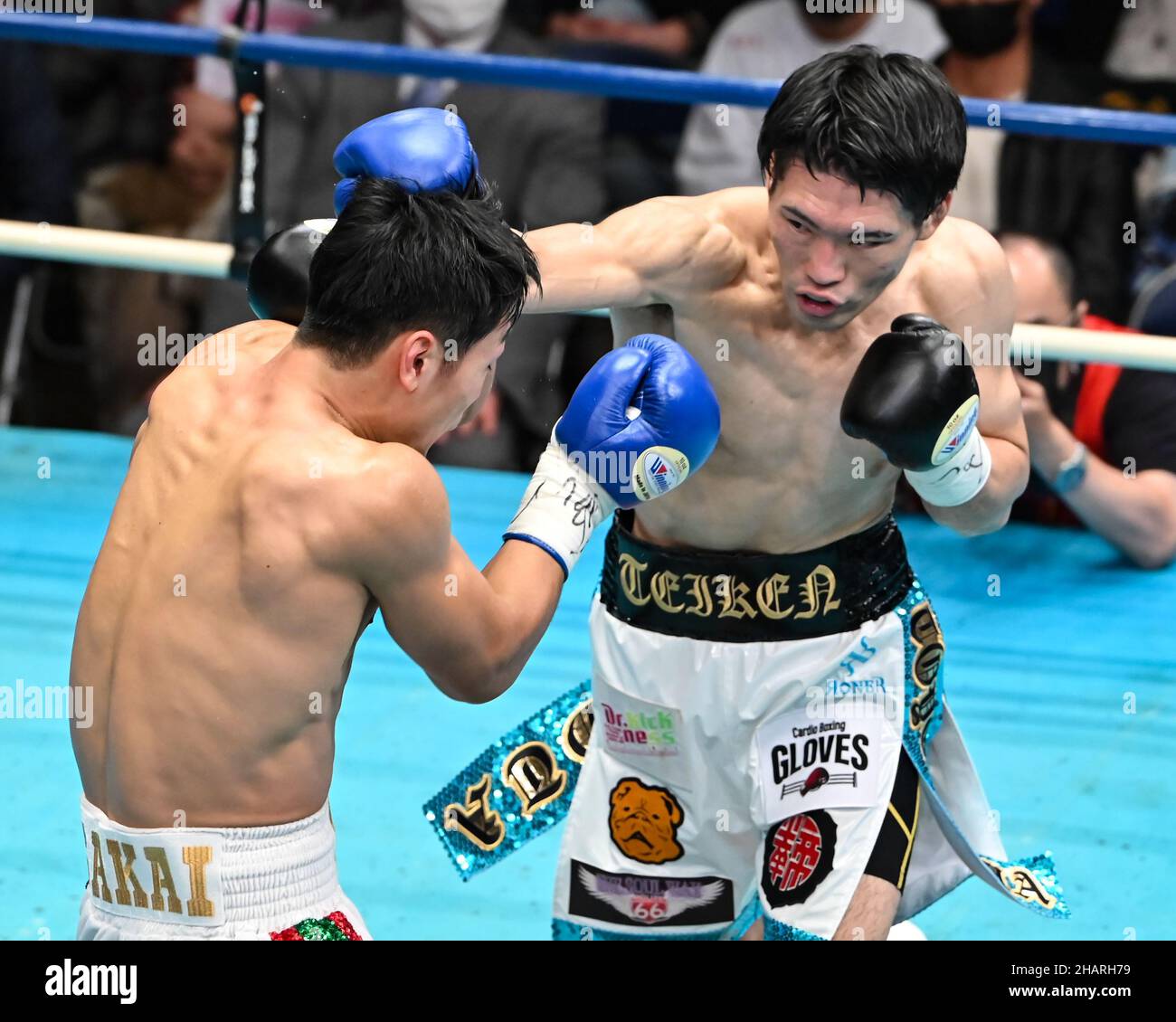 Tokyo, Japan. 4th Dec, 2021. Ryota Toyoshima (black gloves) hits Shoki Sakai (blue gloves ...