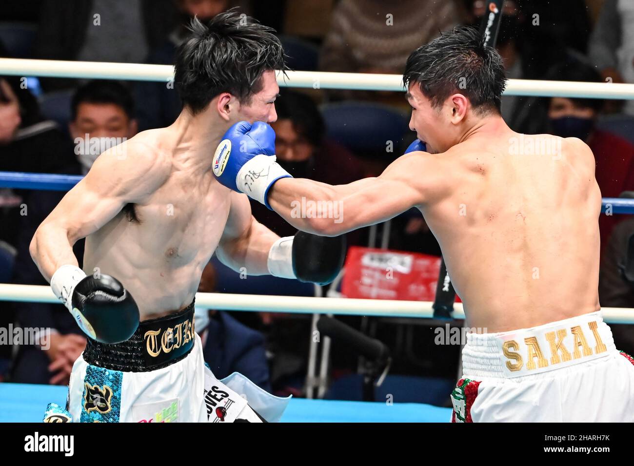 Tokyo, Japan. 4th Dec, 2021. Shoki Sakai (blue gloves) hits Ryota Toyoshima (black gloves ...