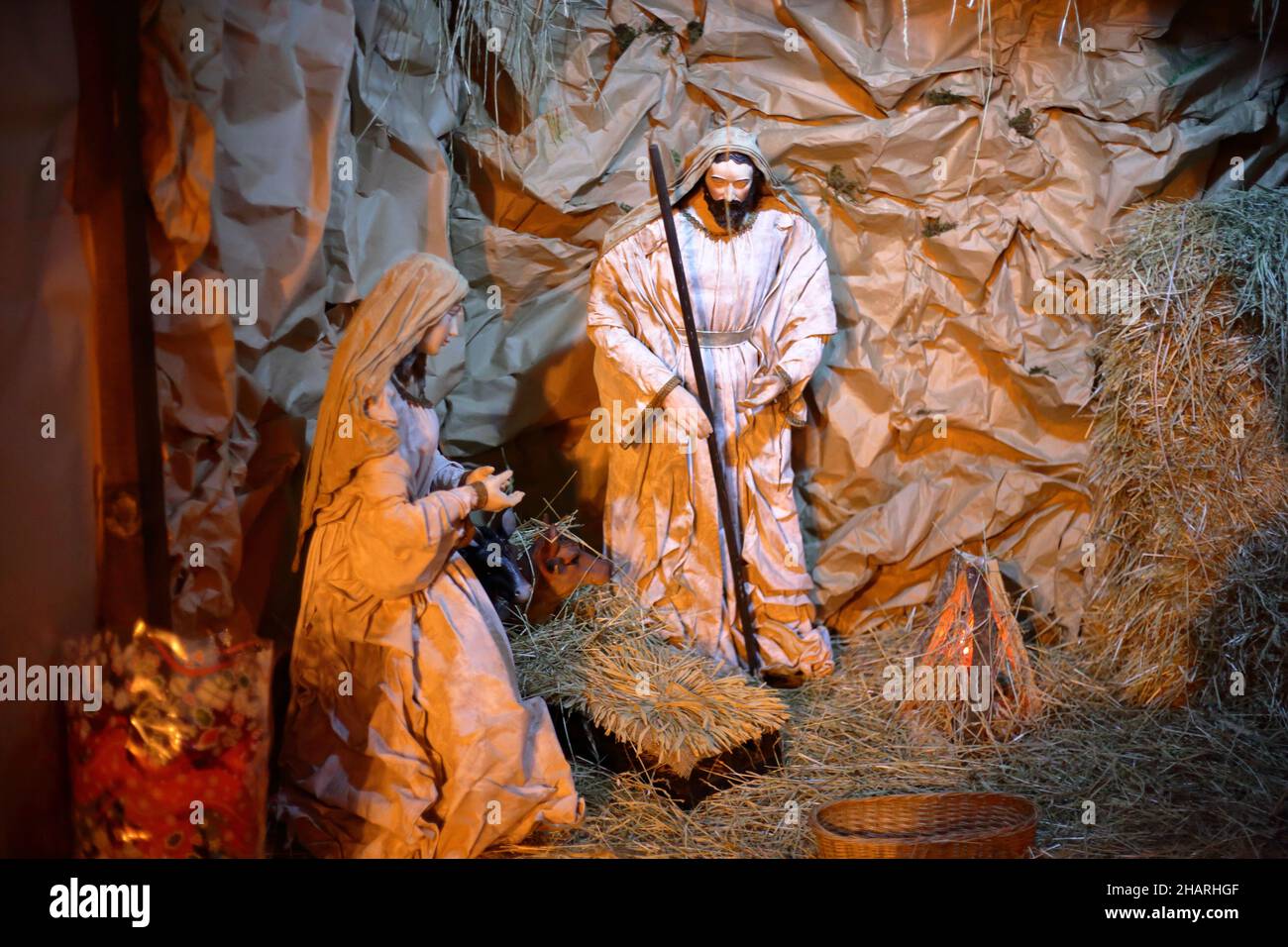 Pagani, Italy. 12th Dec, 2021. Shepherds of the classic Neapolitan ...