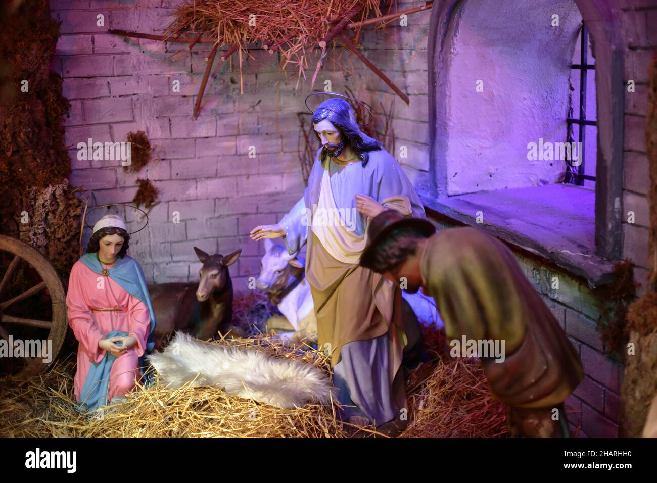 Pagani, Italy. 12th Dec, 2021. Shepherds of the classic Neapolitan ...