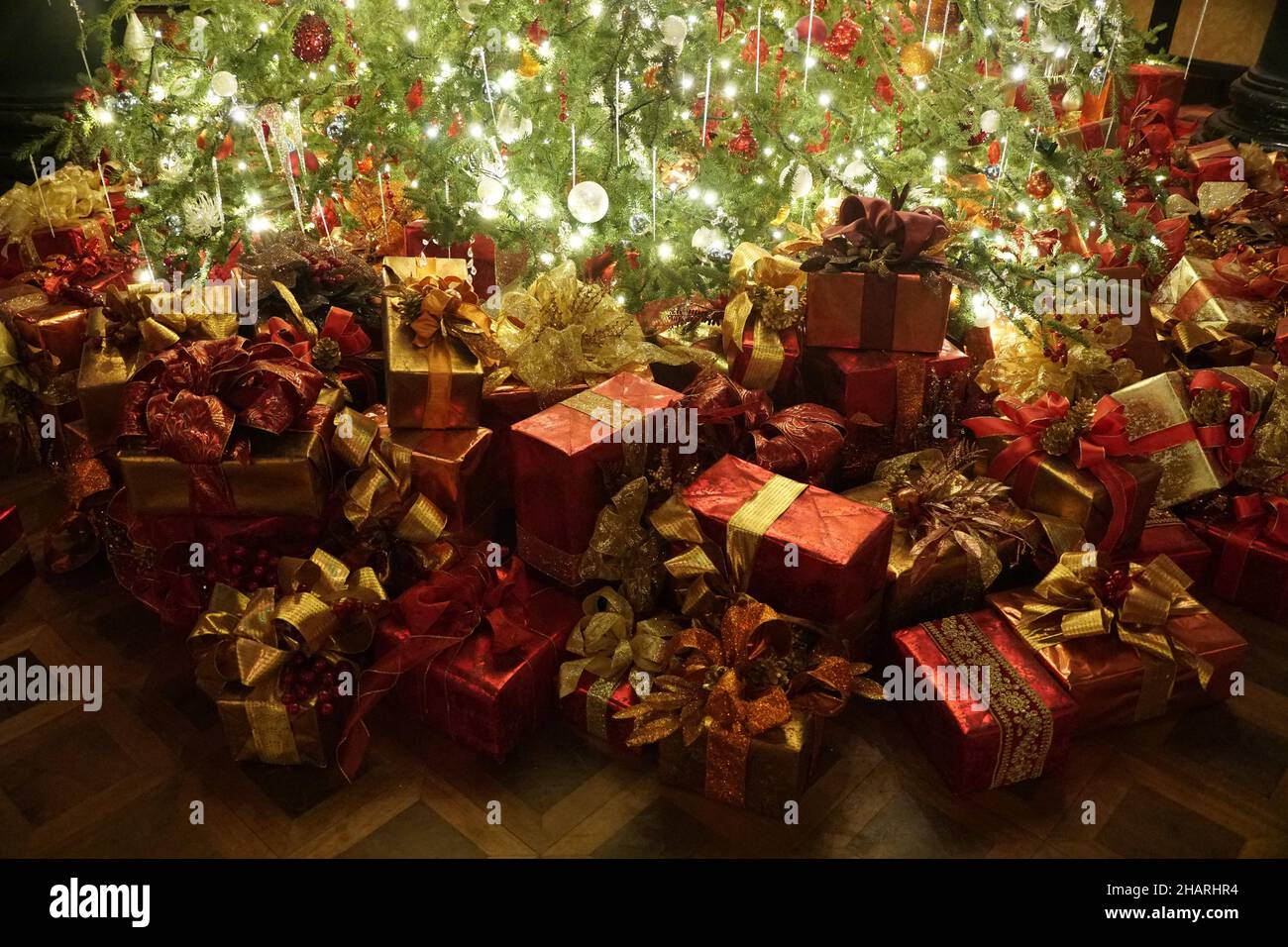 Beautifully wrapped of gifts under the Christmas tree with lights Stock ...