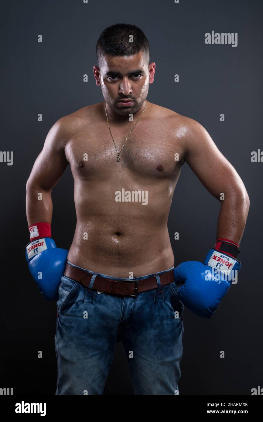 Boxer boxing athlete kickboxing hi-res stock photography and images - Alamy