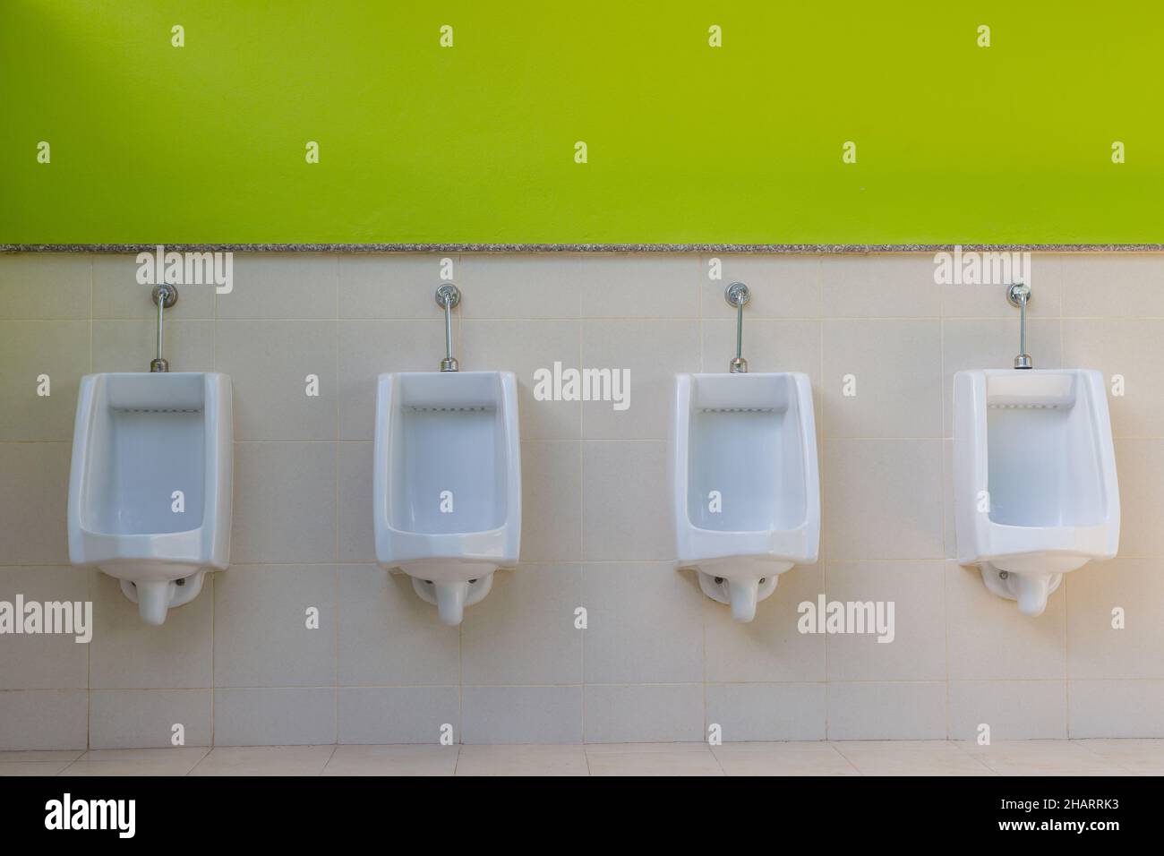 white urinals in men's bathroom, design of white ceramic urinals for ...