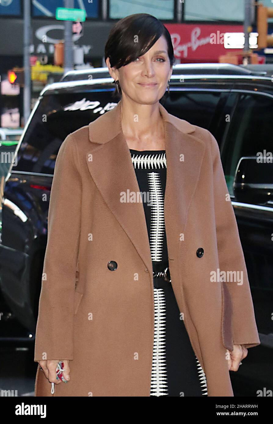 Carrie ann moss 2021 hi-res stock photography and images - Alamy