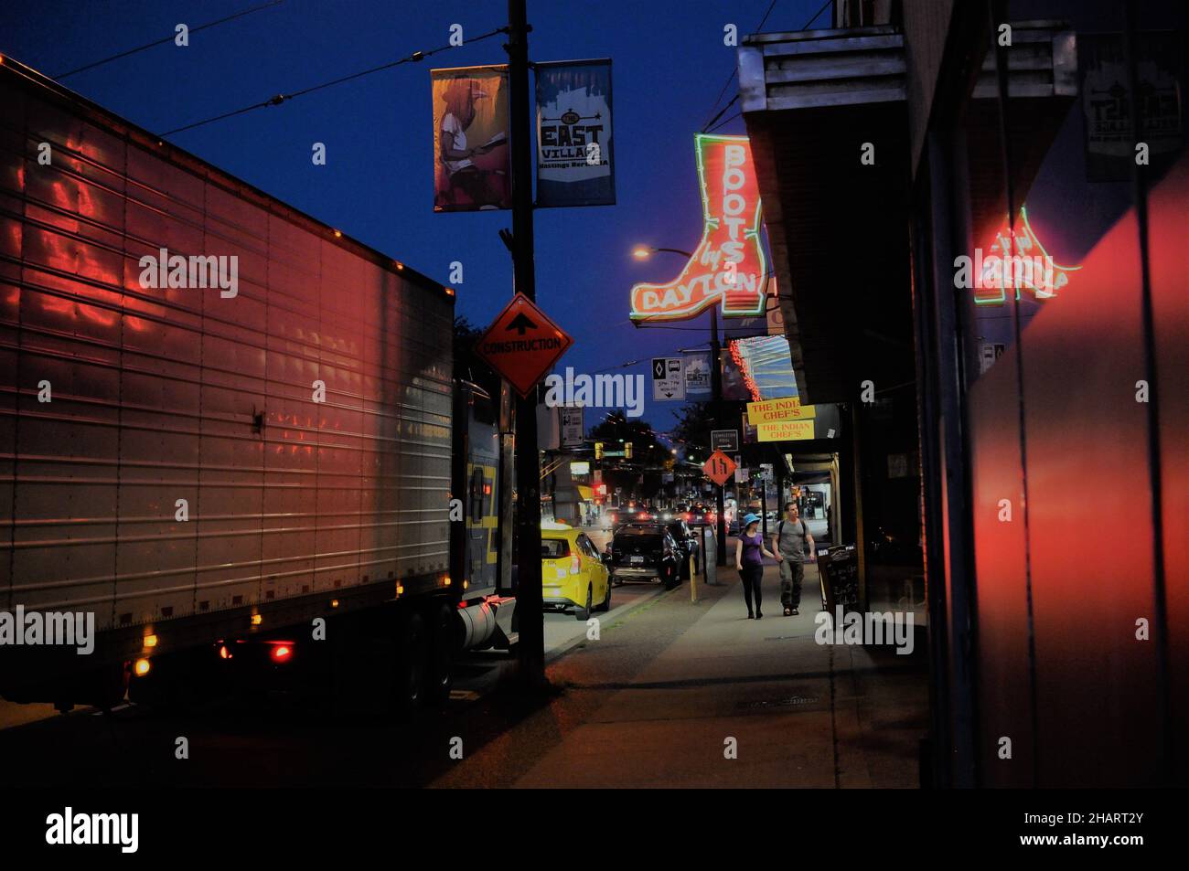 Vintage neon signs hi-res stock photography and images - Alamy