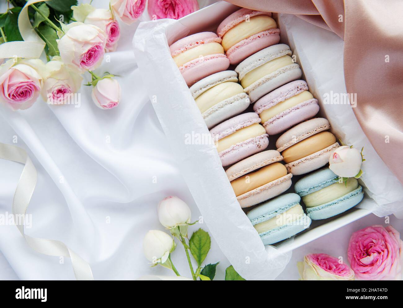 Colorful macaroons in a gift box and roses Stock Photo - Alamy