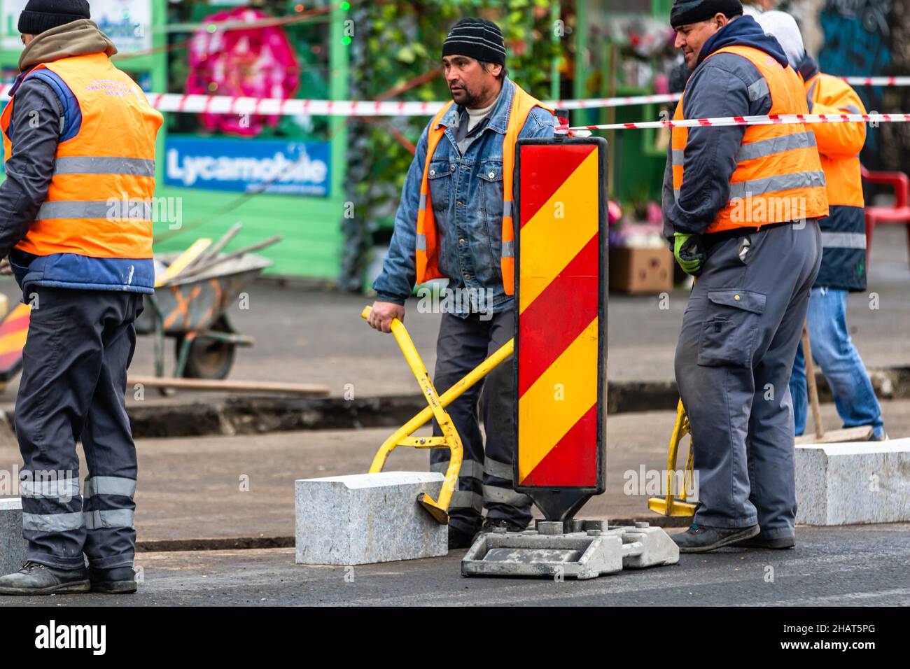 Construction workers in Bucharest, Romania, 2021 Stock Photo - Alamy