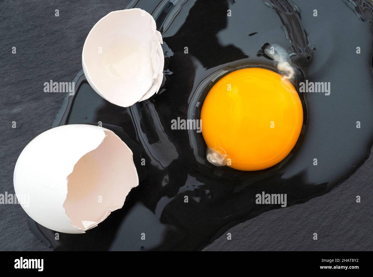 Broken cracked raw egg with eggshell, top view Stock Photo - Alamy
