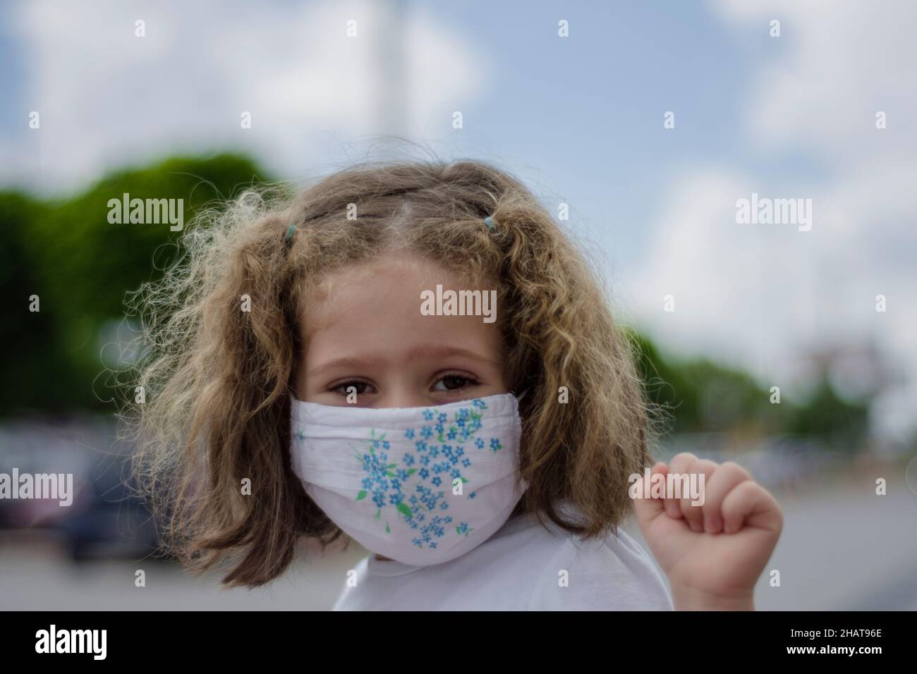 Dust mask girl hi-res stock photography and images - Alamy