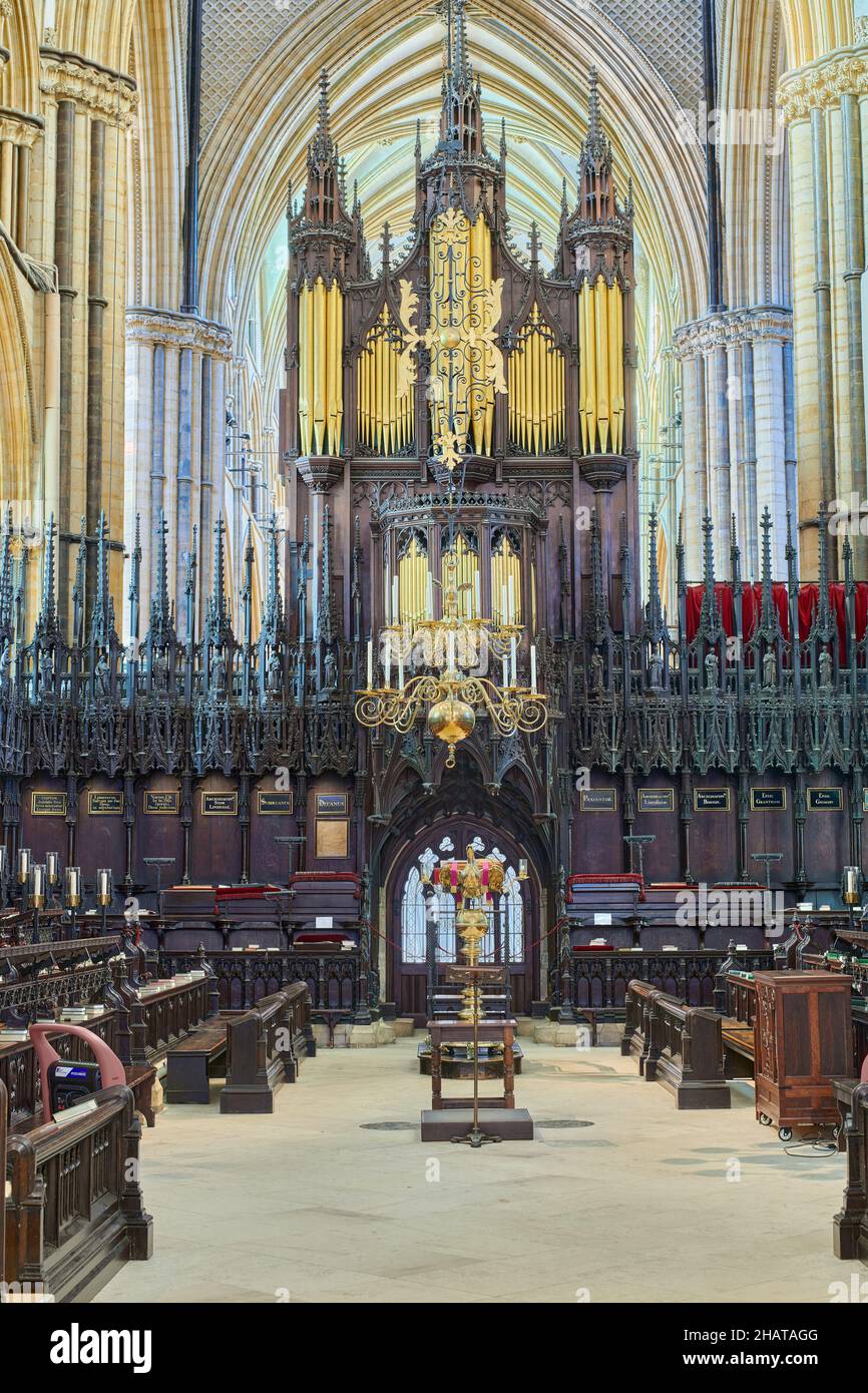 Choir and organ pipes at the medieval cathedral in Lincoln, England ...