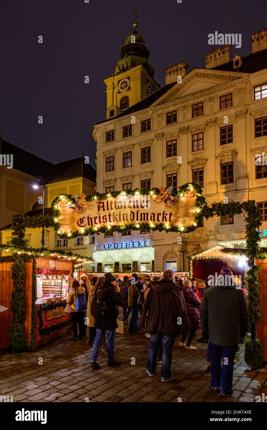 vienna, austria, 14 dez 2021, entrance of the advent market altwiener ...
