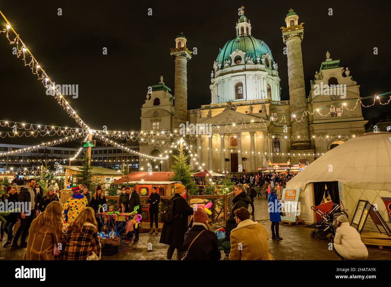 vienna, austria, 14 dez 2021, advent market at the place kalrsplatz in ...