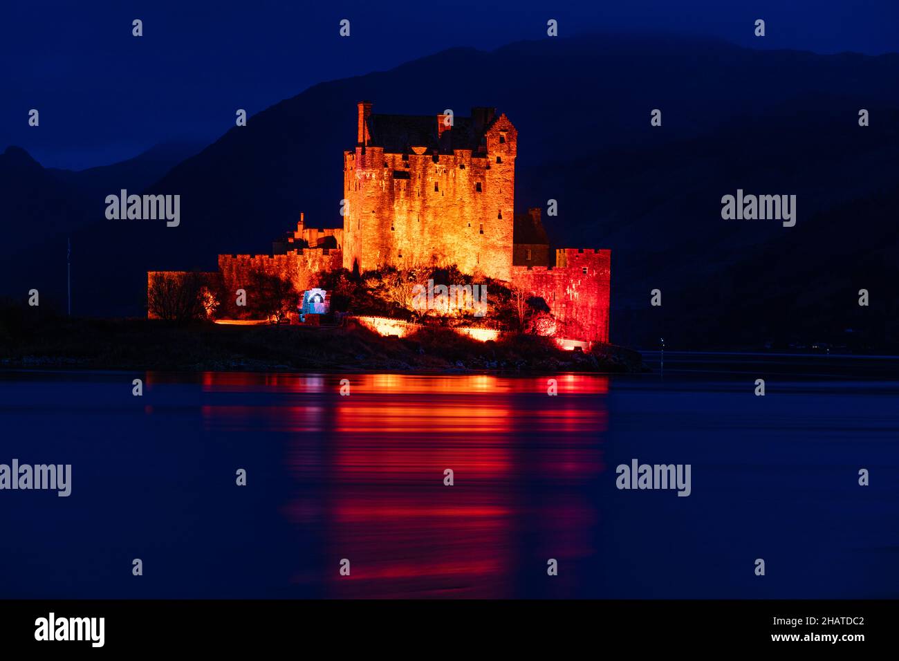 Eilean donan castle poppy rememberence twilight evening light red ww1 ...